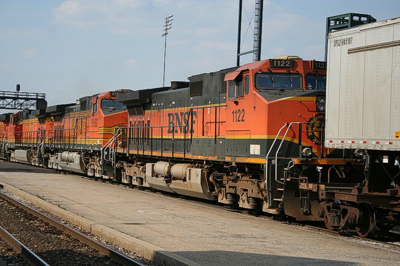 BNSF 1122